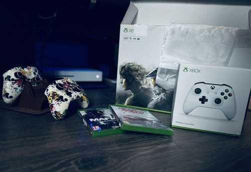 Xbox One S (2 джойстика) +