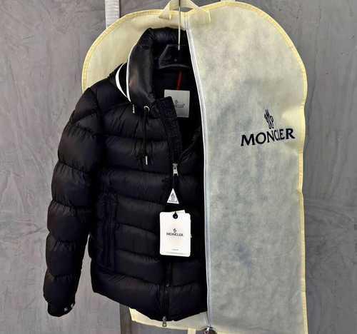 Пуховик Moncler 2026