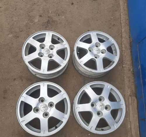 Оригинальные литые диски r15, разболтовка 4x114,3