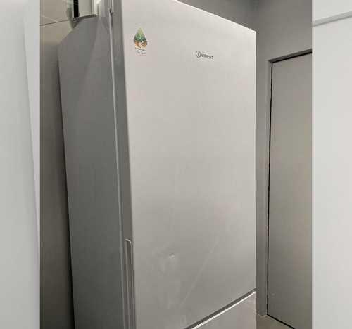 Холодильник Indesit Itr 4180