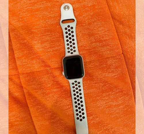 Часы apple Watch se 40mm nike