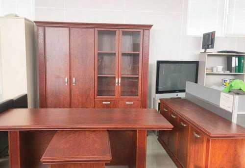 Шкафы и столы в офис