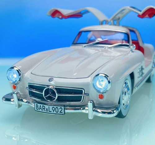 Автомобиль Mercedes-Benz 300 SL «морской бриз»