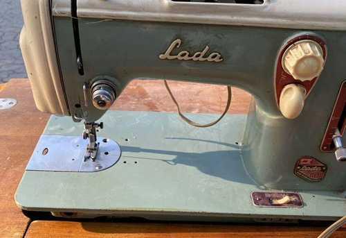 Швейная машинка с тумбой LADA