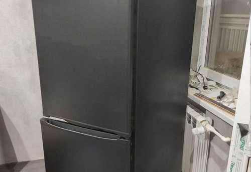 Холодильник черный Indesit