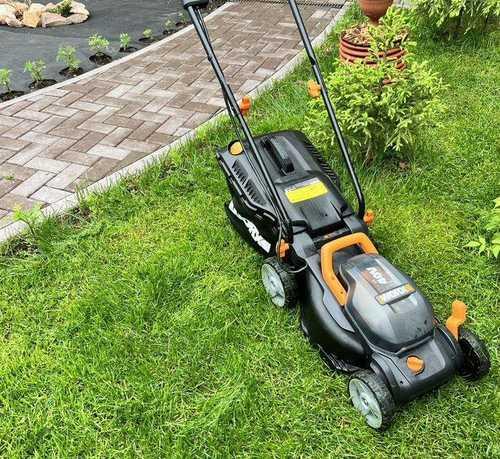 Аккумуляторная газонокосилка Worx WG743E с акб