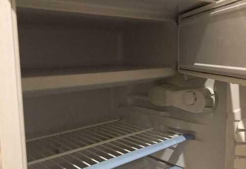 Невысокий холодильник Indesit