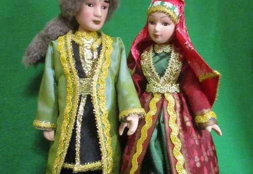 Куклы фарфоровые в башкирских костюмах