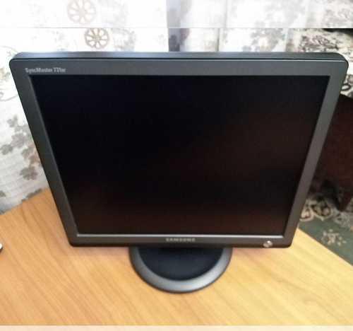 Монитор 17" Samsung 731bf