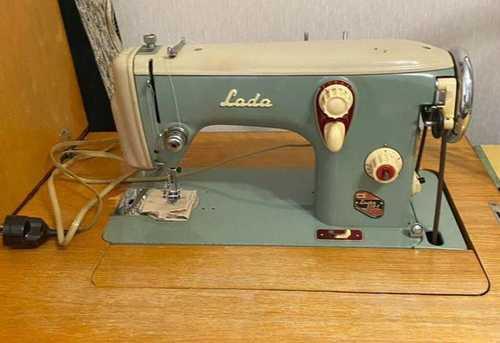 Швейная машина LADA 236-1 со столом (Чехословакия)