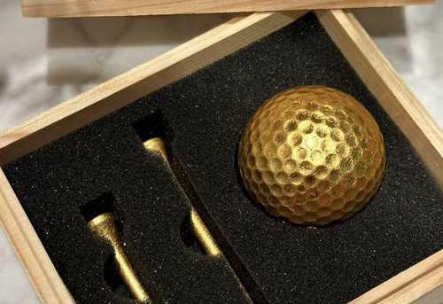 Золотой мяч для гольфа