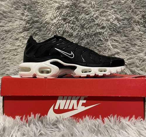 Nike Air Max TN Plus Tuned Black White