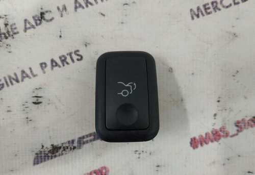 Кнопка багажника w204 Mercedes