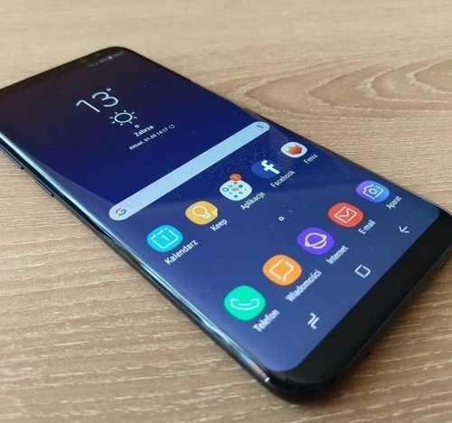 Samsung Galaxy A8 , 4/32 ГБ