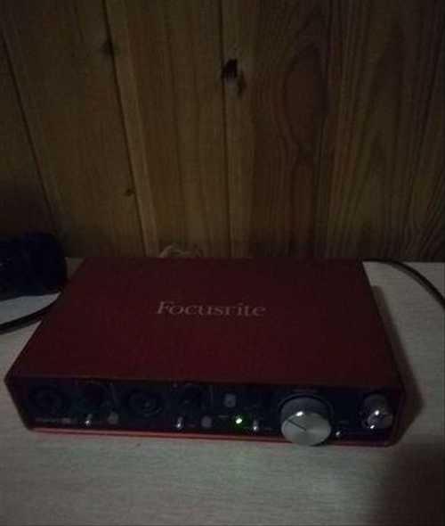 Focusrite scarlett 2i4