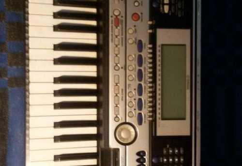 Yamaha - PSR 550