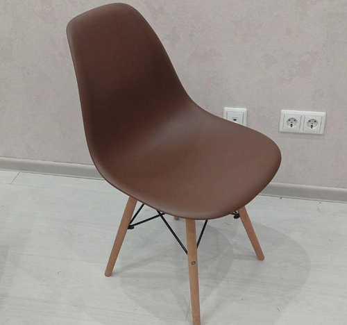 Eames стул. Шоколадный