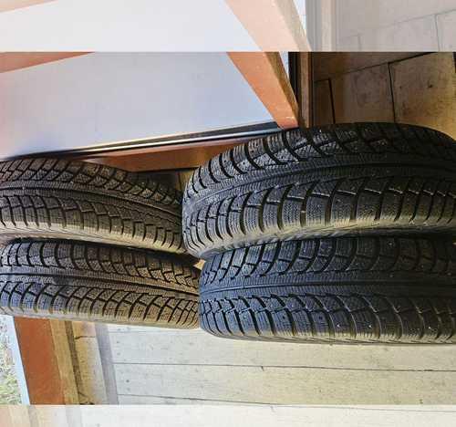 Продам комплект колёс зимние 205/70 R16