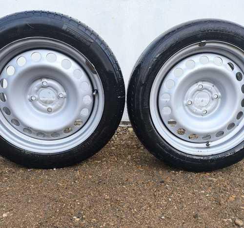 2 колеса на резине R15 Pirelli