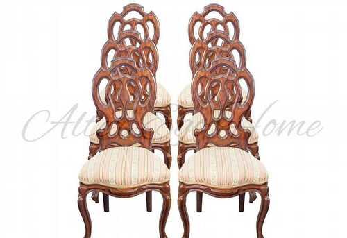 Комплект антикварных стульев с фигурными спинками