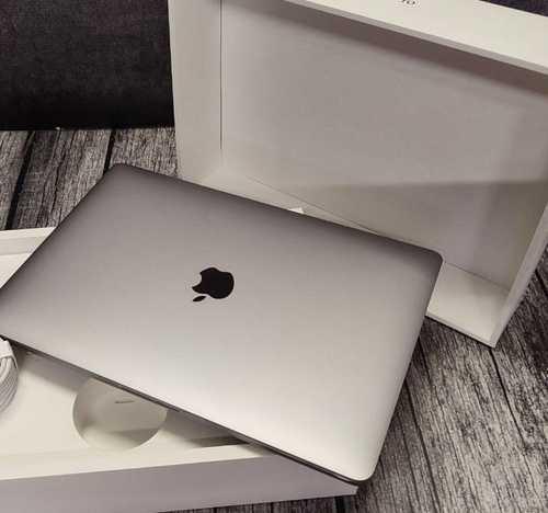 Ноутбук Apple MacBook Pro 13" Model A2251 2020 i7