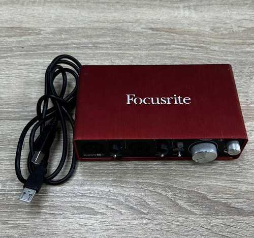 Звукова карта Focusrite Scarlett 2i2