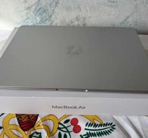 Macbook air 13 m3 2024, 8/256