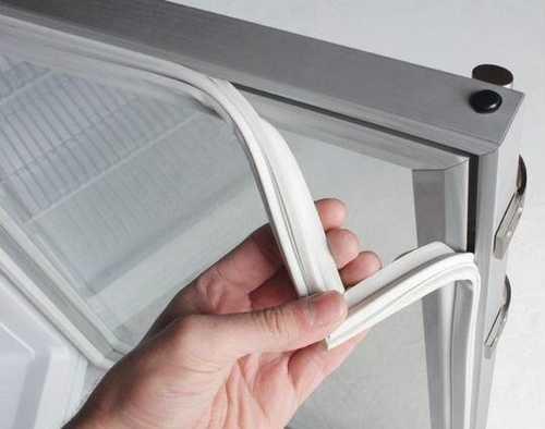 Уплотнительная резина двери холодильника 110х57см
