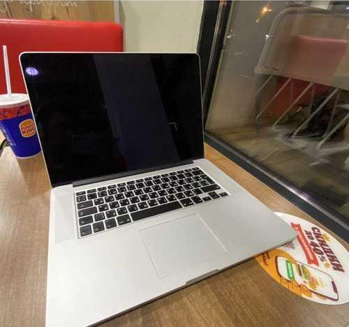 Apple macbook Pro / i7