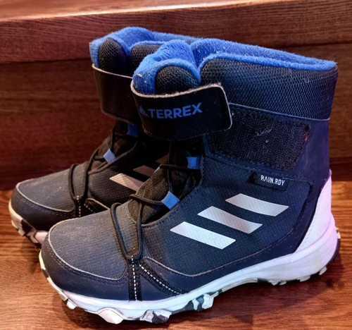 Кроссовки adidas