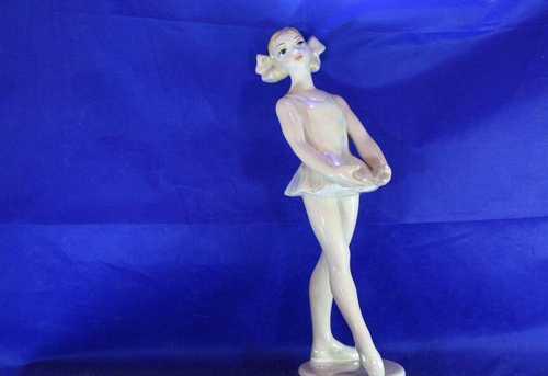 Красивая редкая Фарфоровая статуэтка Юная балерина