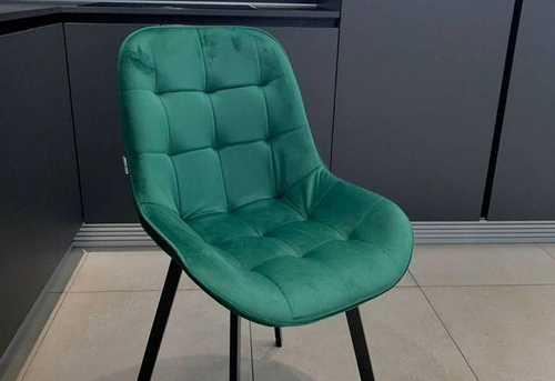 Зеленый стул на прямоугольных ножках