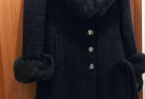 Пальто женское зимнее с натуральным мехом XL