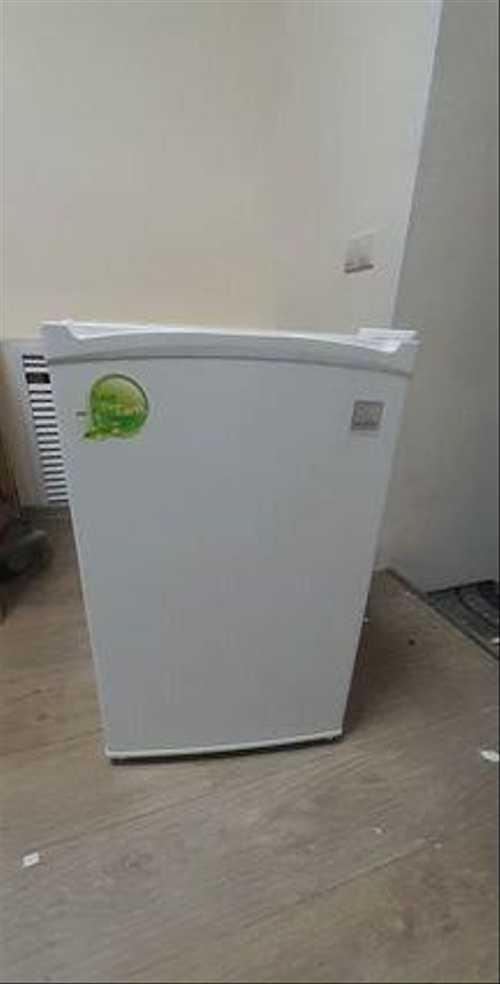 Маленький холодильник Daewoo FR-081AR