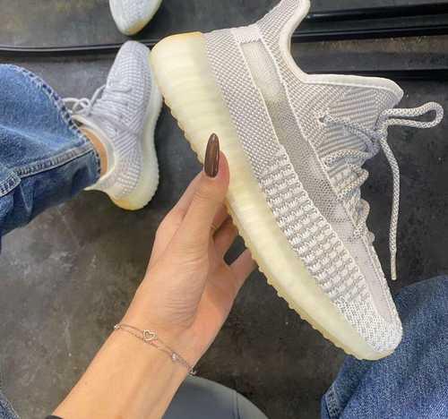 Женские кроссовки Adidas Yeezy Boost