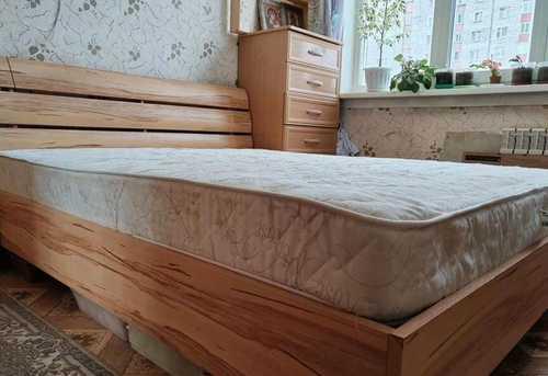 Кровать двухспальная с матрасом б/у 160х200