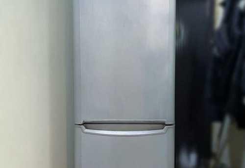 Холодильник Indesit серый