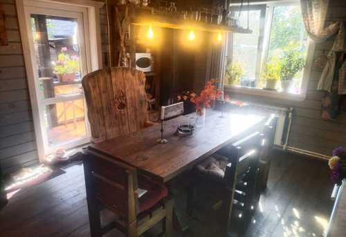 Деревянный стол со стульями