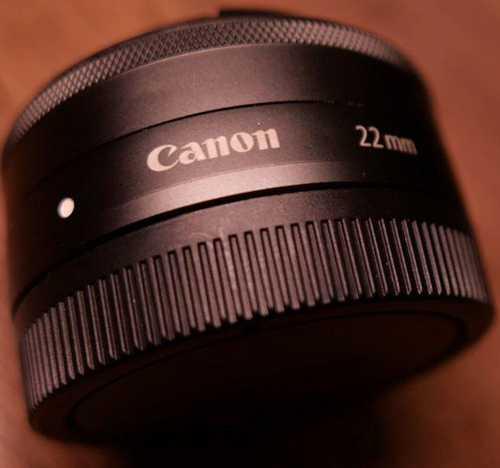 Объектив Canon EF-M 22mm f/2 STM