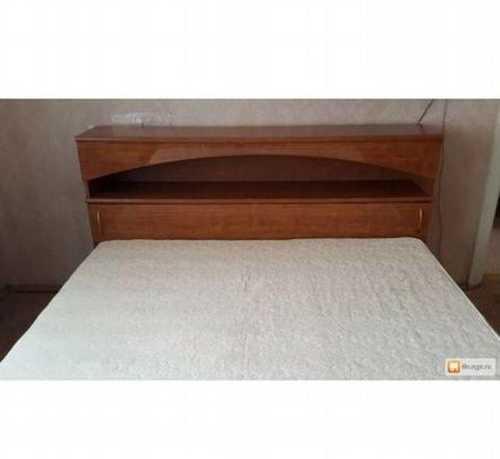 Кровать двухспальная бу без матраца