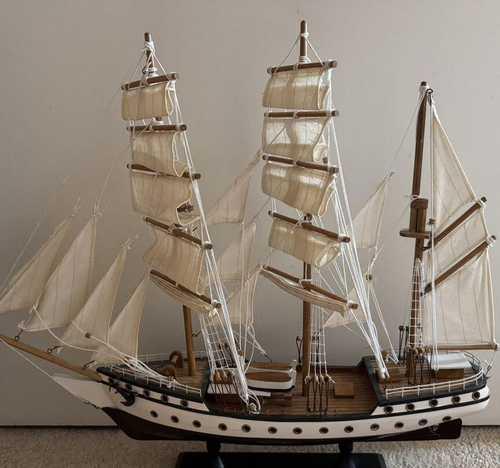 Парусник Gorch Fock