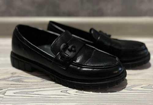 Туфли женские лоферы 39 размер черные и бежевые