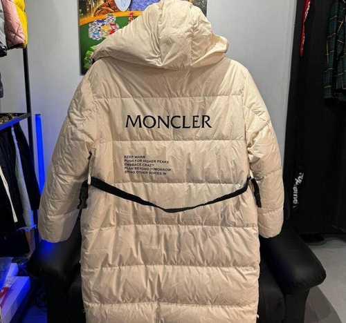 Пуховик женский удлиненный Moncler