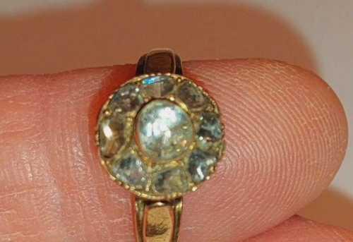Золотое антикварное кольцо малинка с алмазами