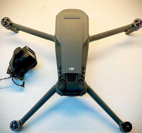 Квадрокоптер DJI мавик 3 pro