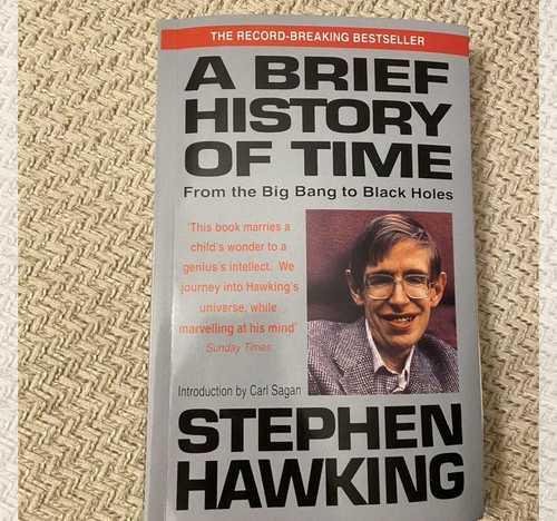 Книга "A brief history of time" Stephen Hawking