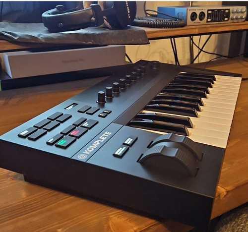 Midi клавиатура NI Komplete Kontrol A25