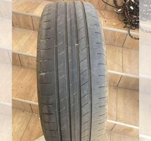 Goodyear EfficientGrip Performance 215/60 R17 96H