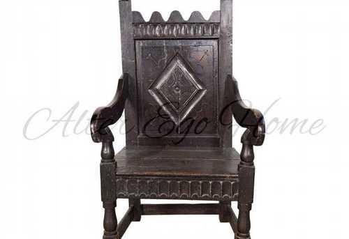 Антикварное кресло С фигурным навершием