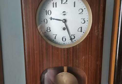 Старинные настенные часы очз